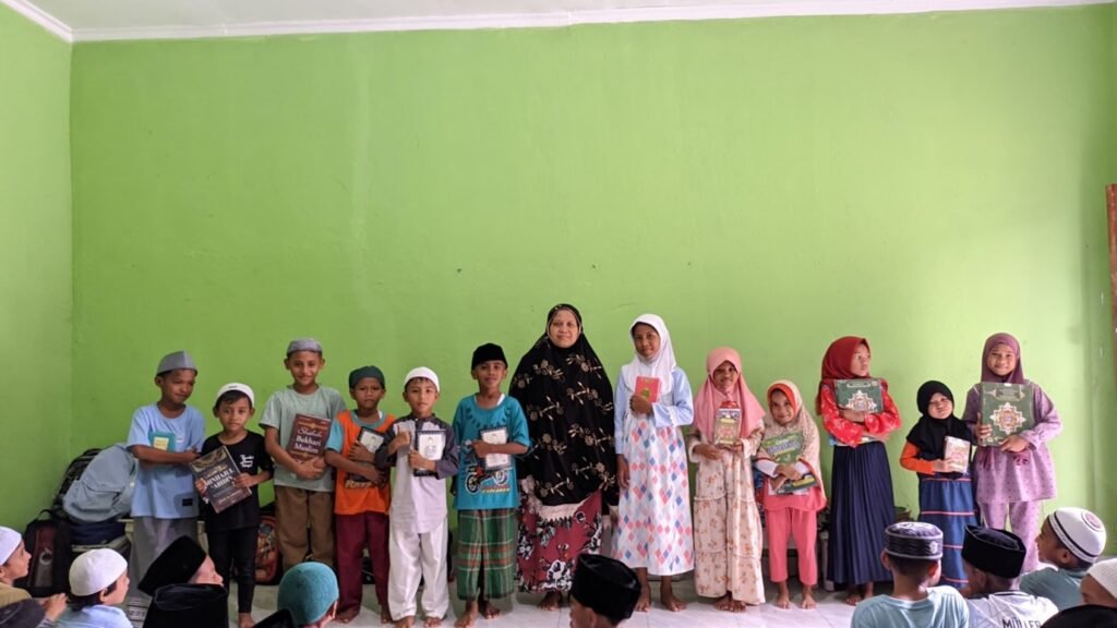 Mushaf Quran, Iqra dan Buku Islam Telah Diterima Saudara Muslim di ...